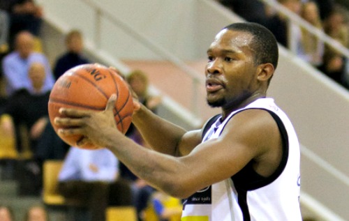 Charles Burgess deals with Kormend - Latest Basketball News
