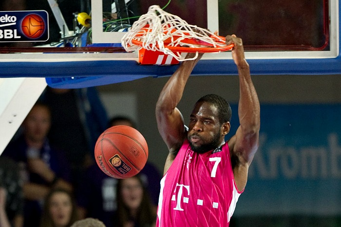 Ryan Brooks stays with Dijon - Latest Basketball News