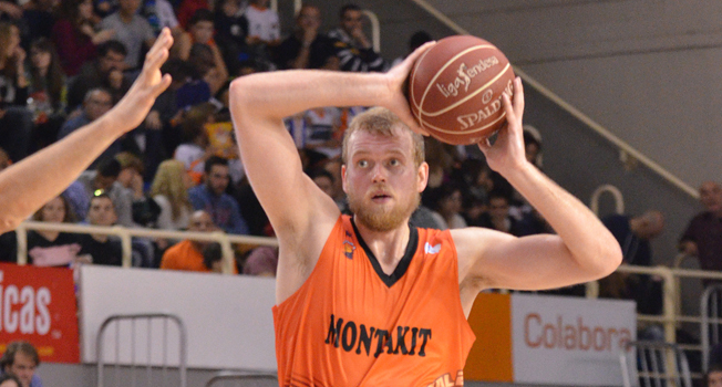 Daniel Clark deals with Murcia - Latest Basketball News
