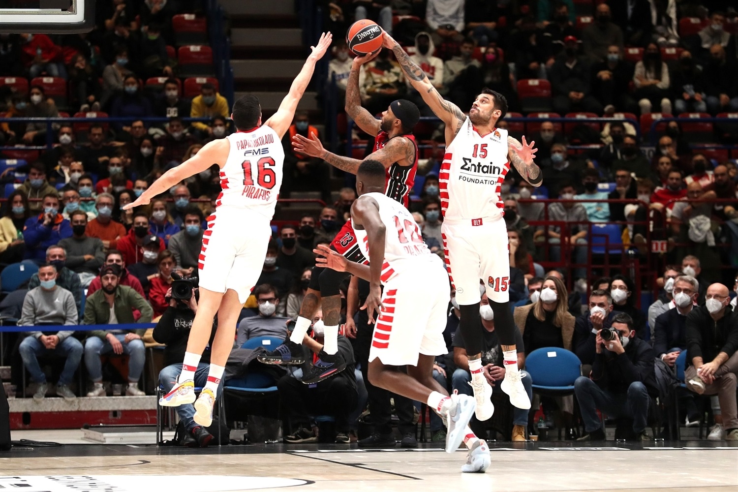 Archrivals Real Madrid and Barcelona share first place in Euroleague ...