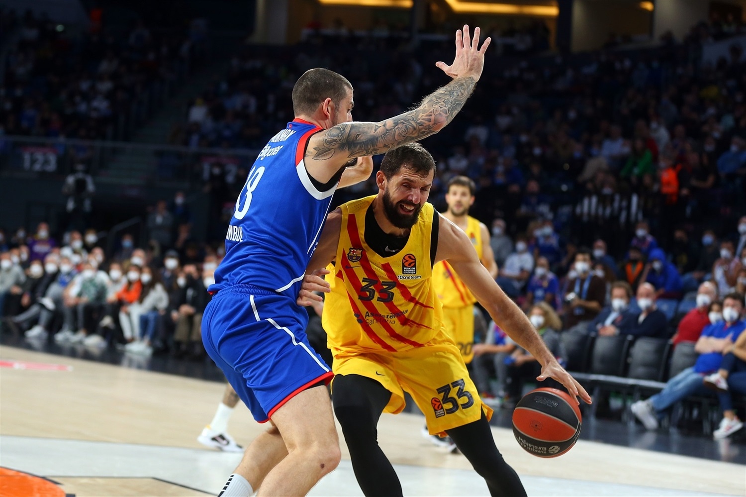 Barcelona and Real Madrid stay on top of Euroleague standings - Latest ...